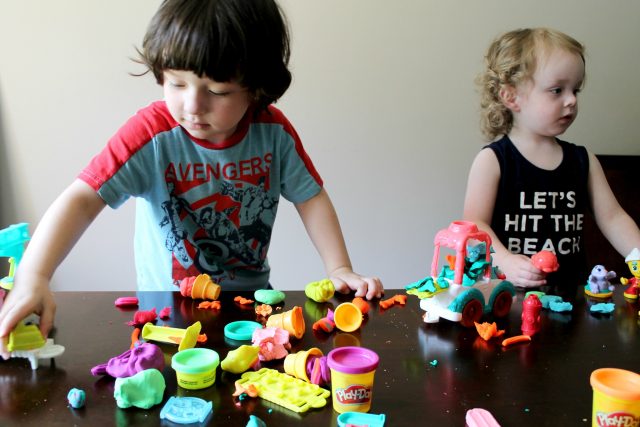 Fun with PLAY-DOH TOWN! Let's get colorful!